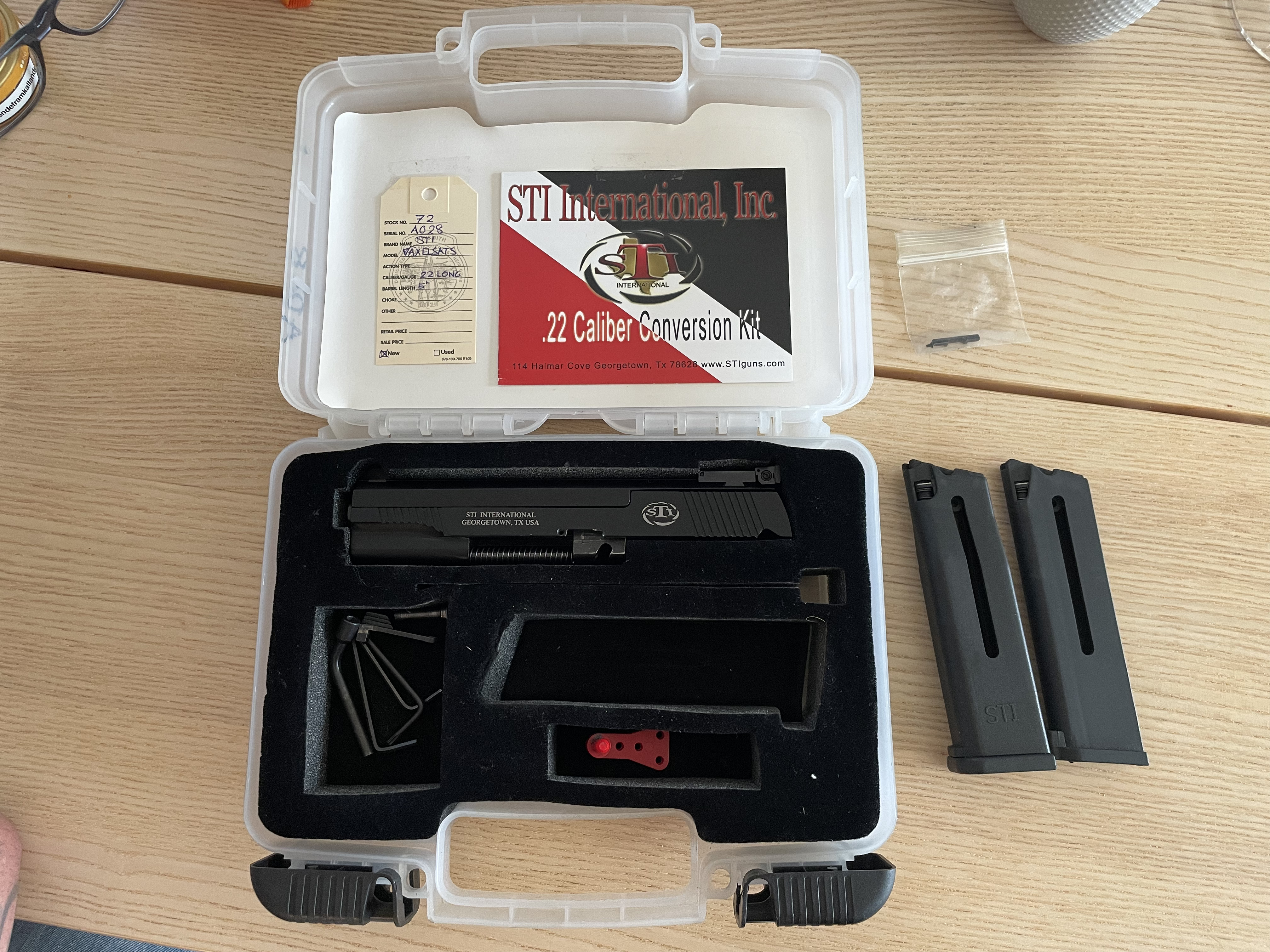 BOKAD 2011 STI Executive .40 S&W med växelsats i 9mm + .22LR - Vapen ...